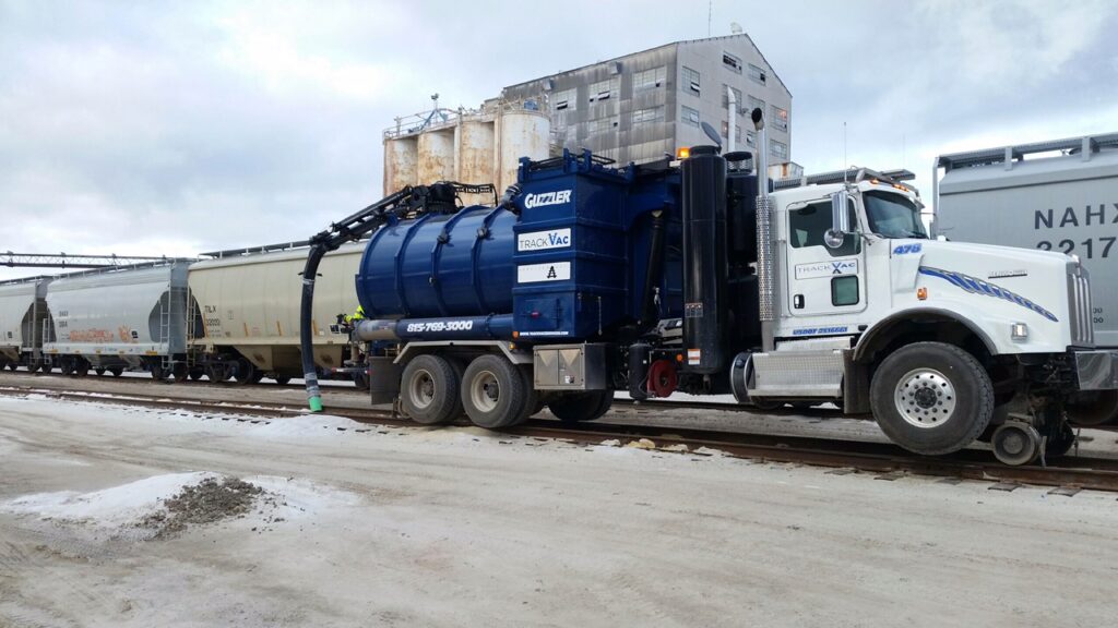 Guzzler Hi-Rail - Joe Johnson Equipment